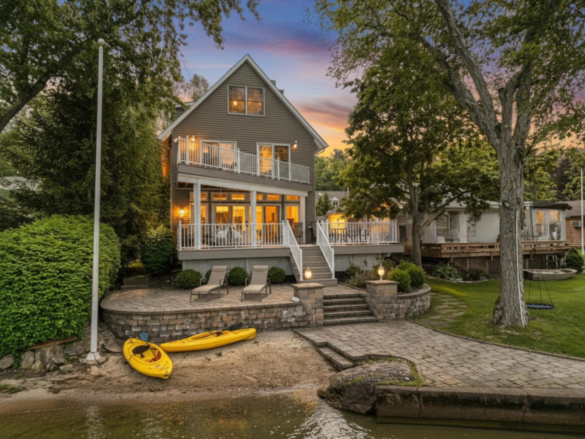 Lakefront | Dock • Kayaks • Fire Pit • Sleeps 10 - Daniels Vacation ...